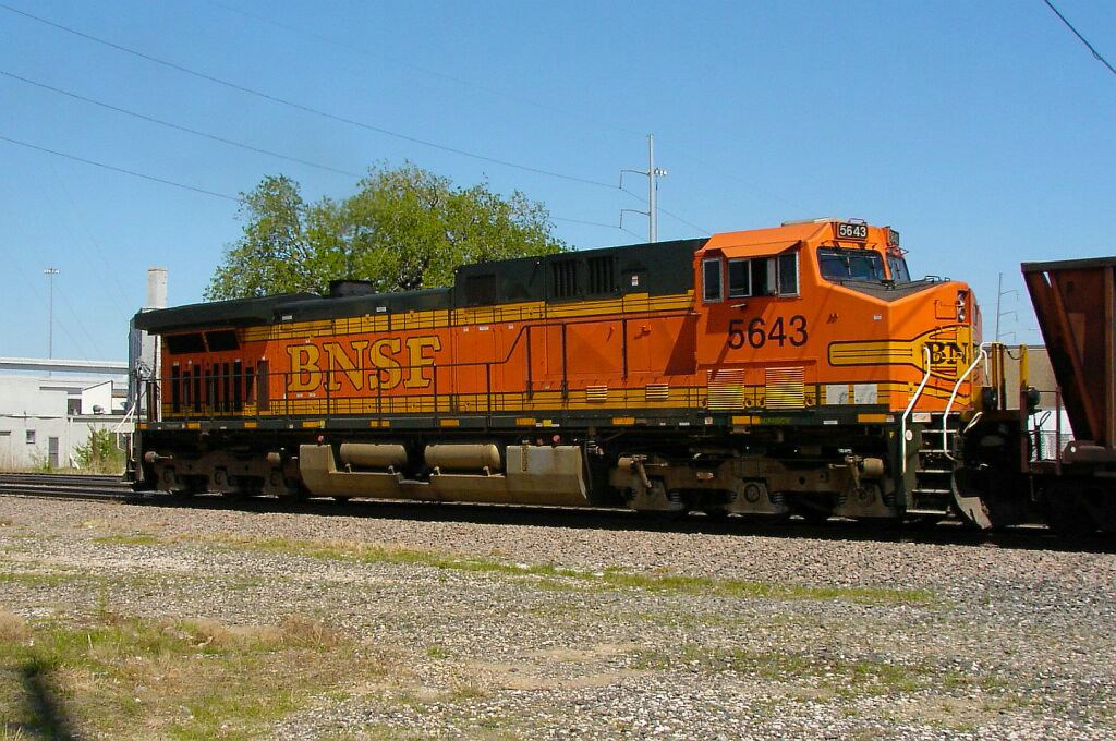BNSF 5643